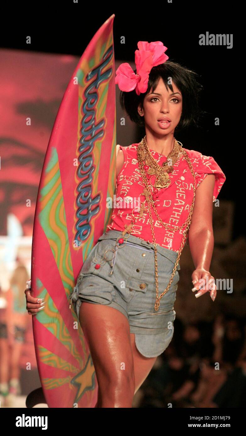 Singer mya hi-res stock photography and images - Alamy