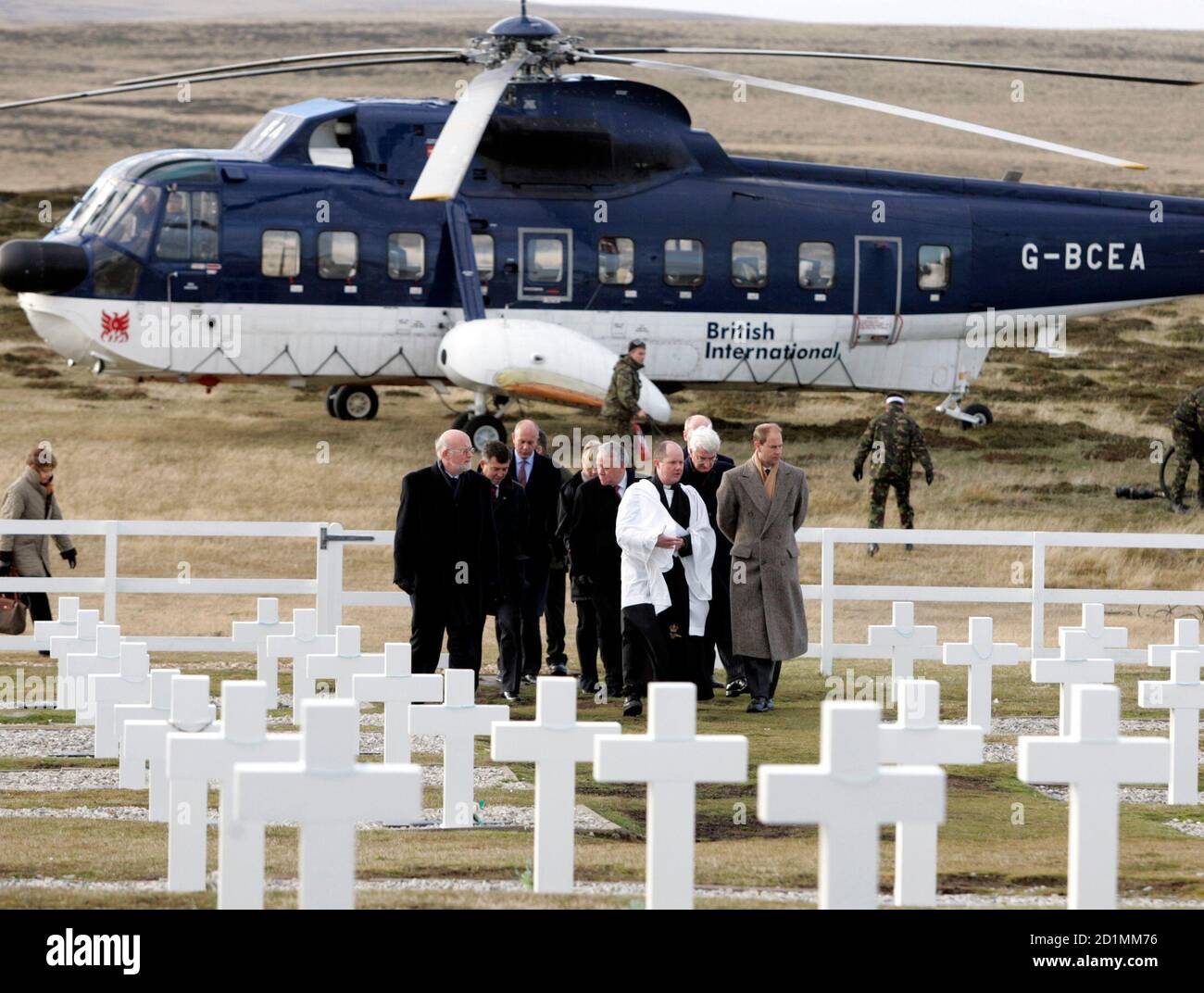 Falklands war 1982 british troops hi-res stock photography and images ...