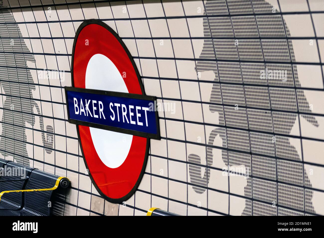 Baker street underground station sign hi-res stock photography and ...