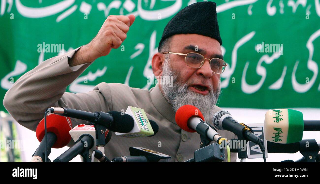 India muslim priest hi-res stock photography and images - Alamy