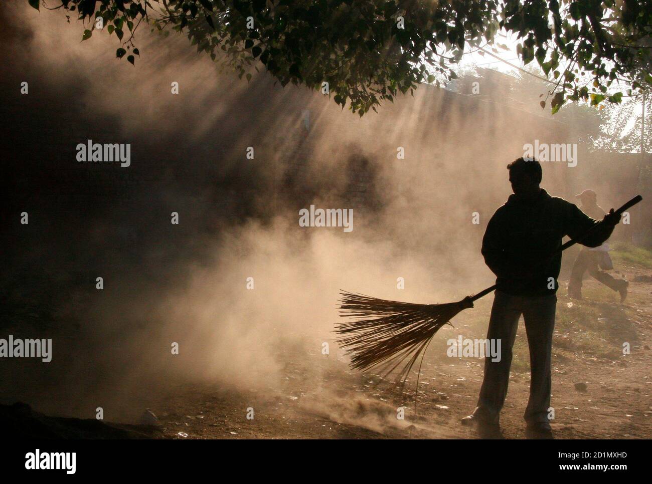 India road sweeper hi-res stock photography and images - Alamy