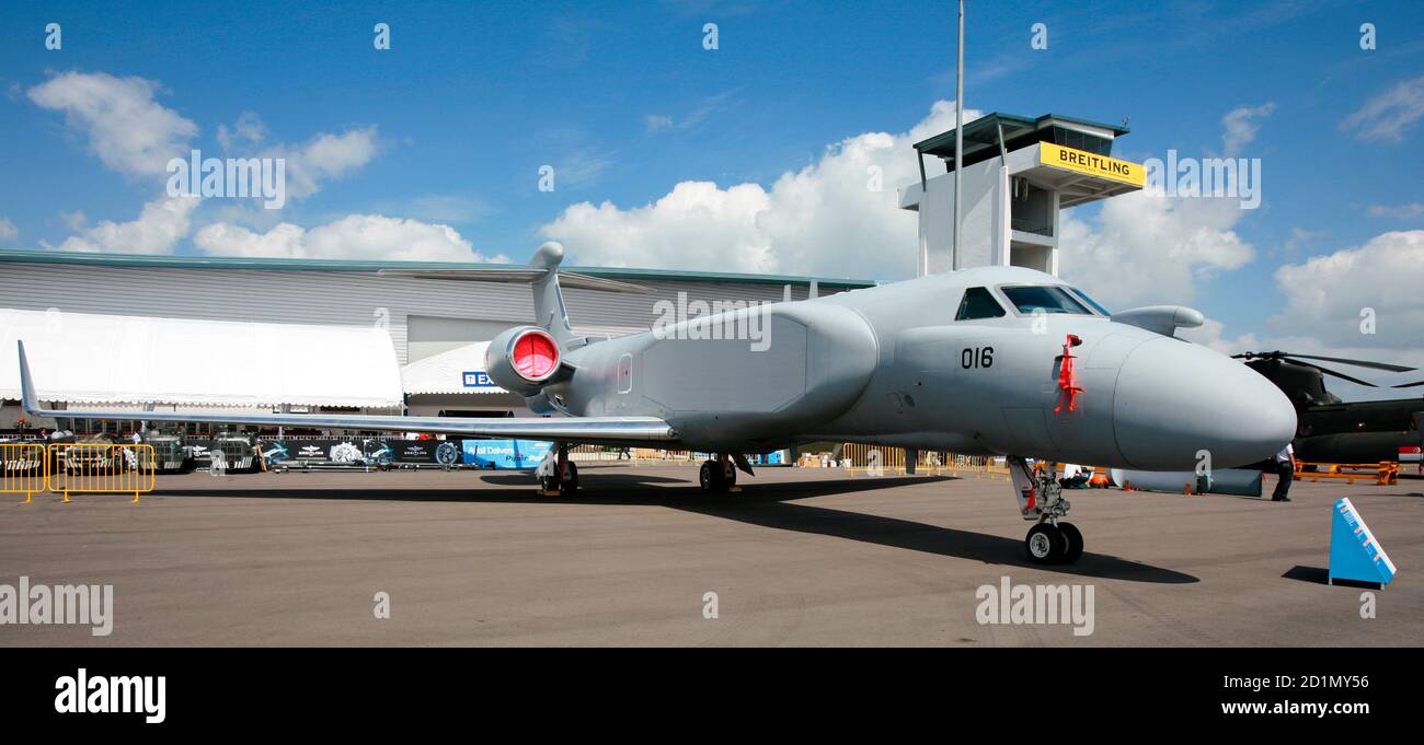 Airborne early warning aew hi-res stock photography and images - Alamy