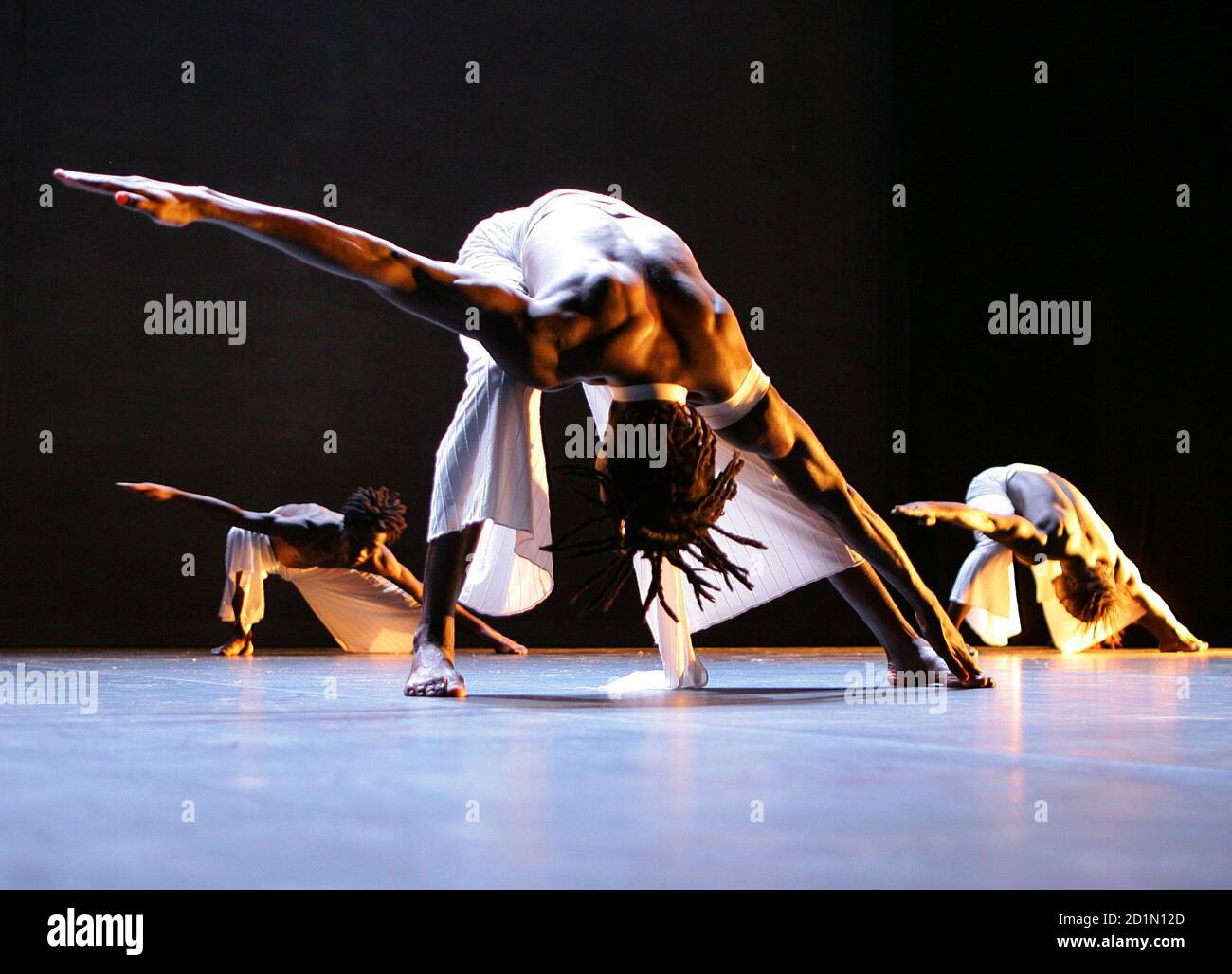 African dancers art hi-res stock photography and images - Alamy