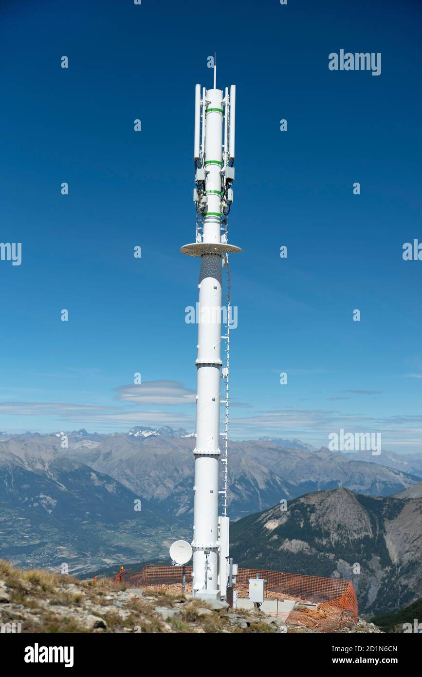 Mobile telephony relay antenna hi-res stock photography and images - Alamy
