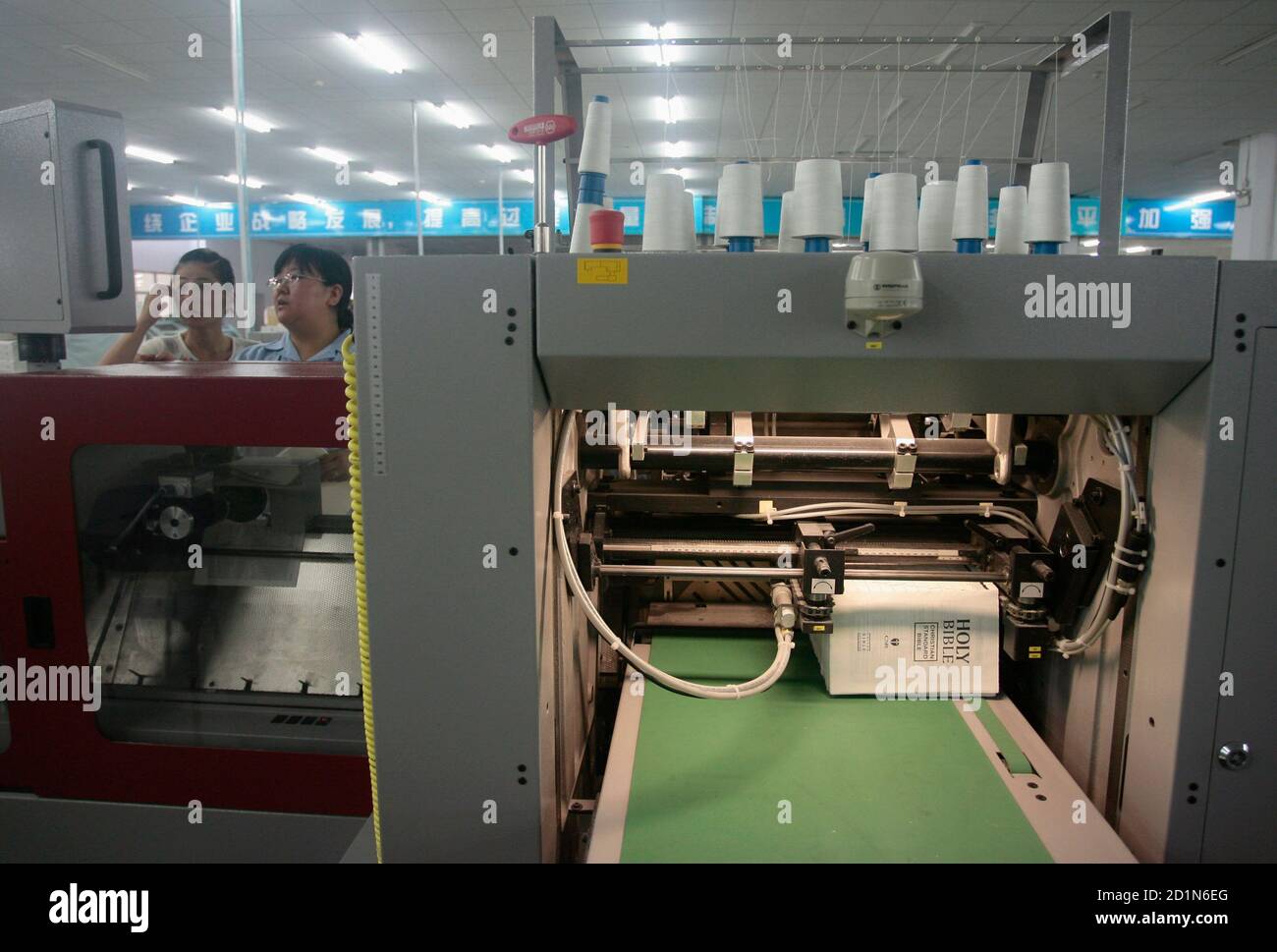 English bibles hi-res stock photography and images - Alamy