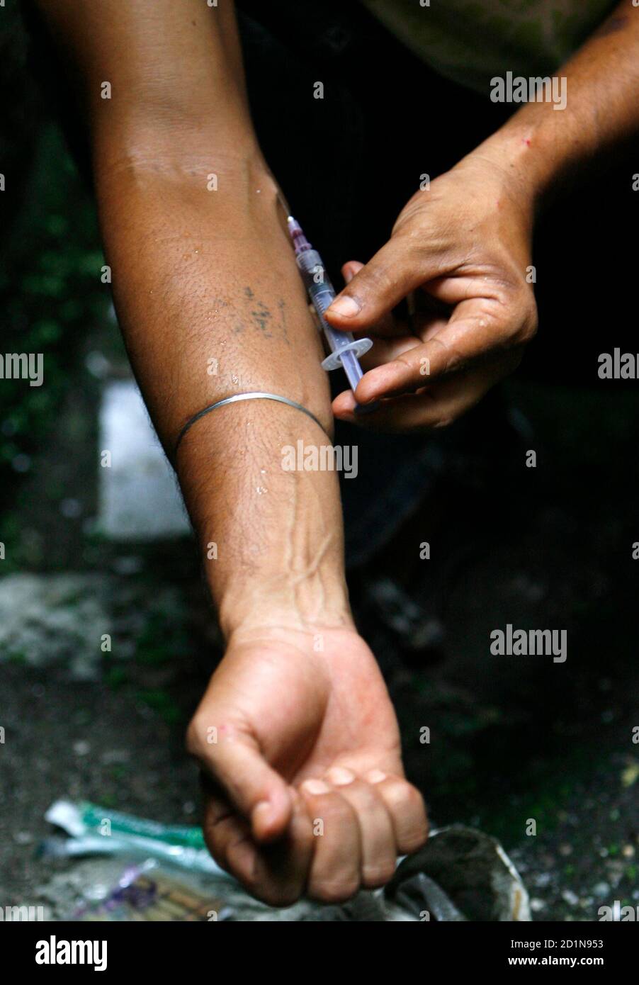 Drug addict injecting heroin in hi-res stock photography and images - Alamy