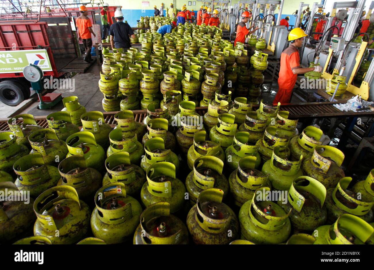 Lpg filling station hi-res stock photography and images - Alamy