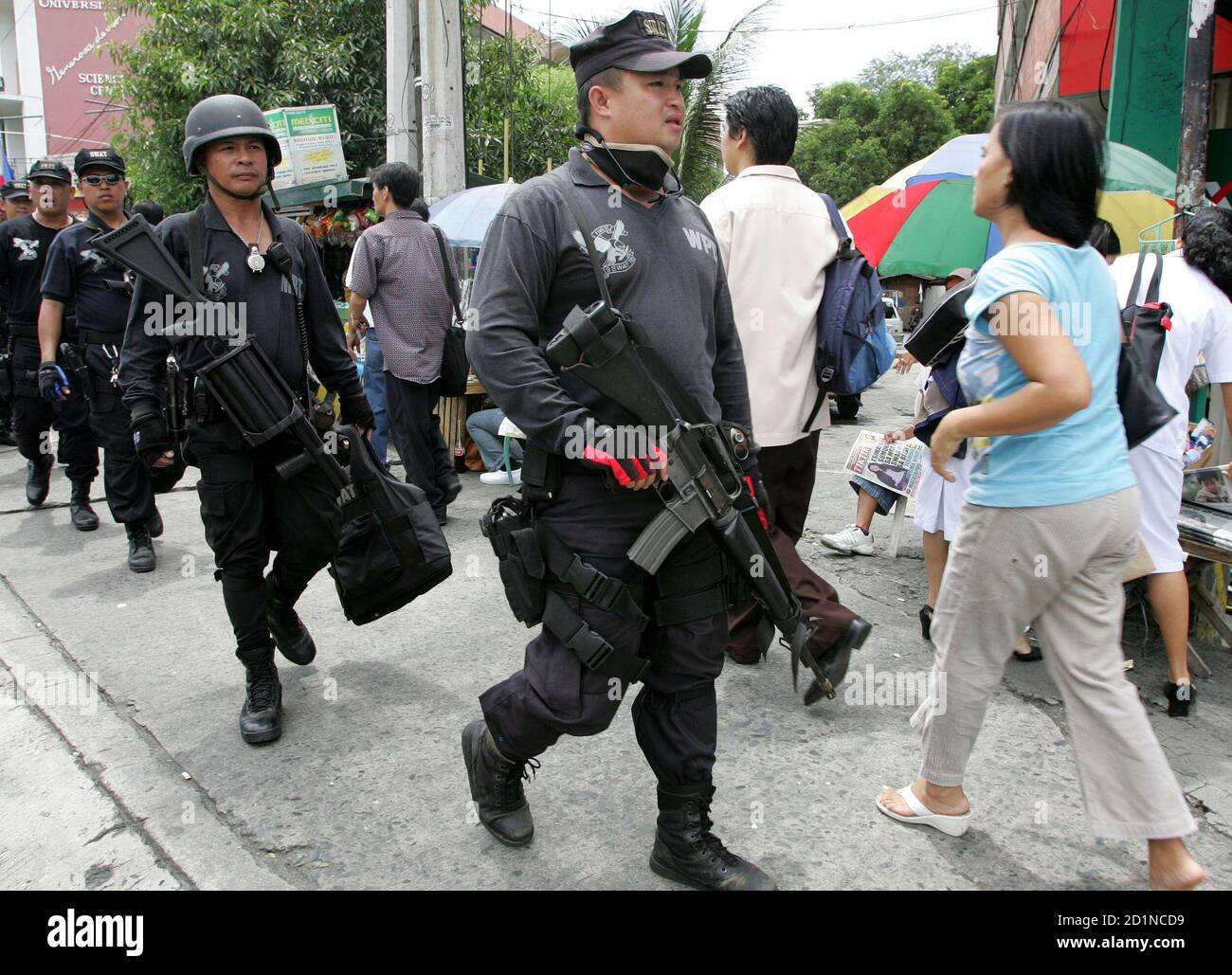 Philippine national police members special hi-res stock photography and ...