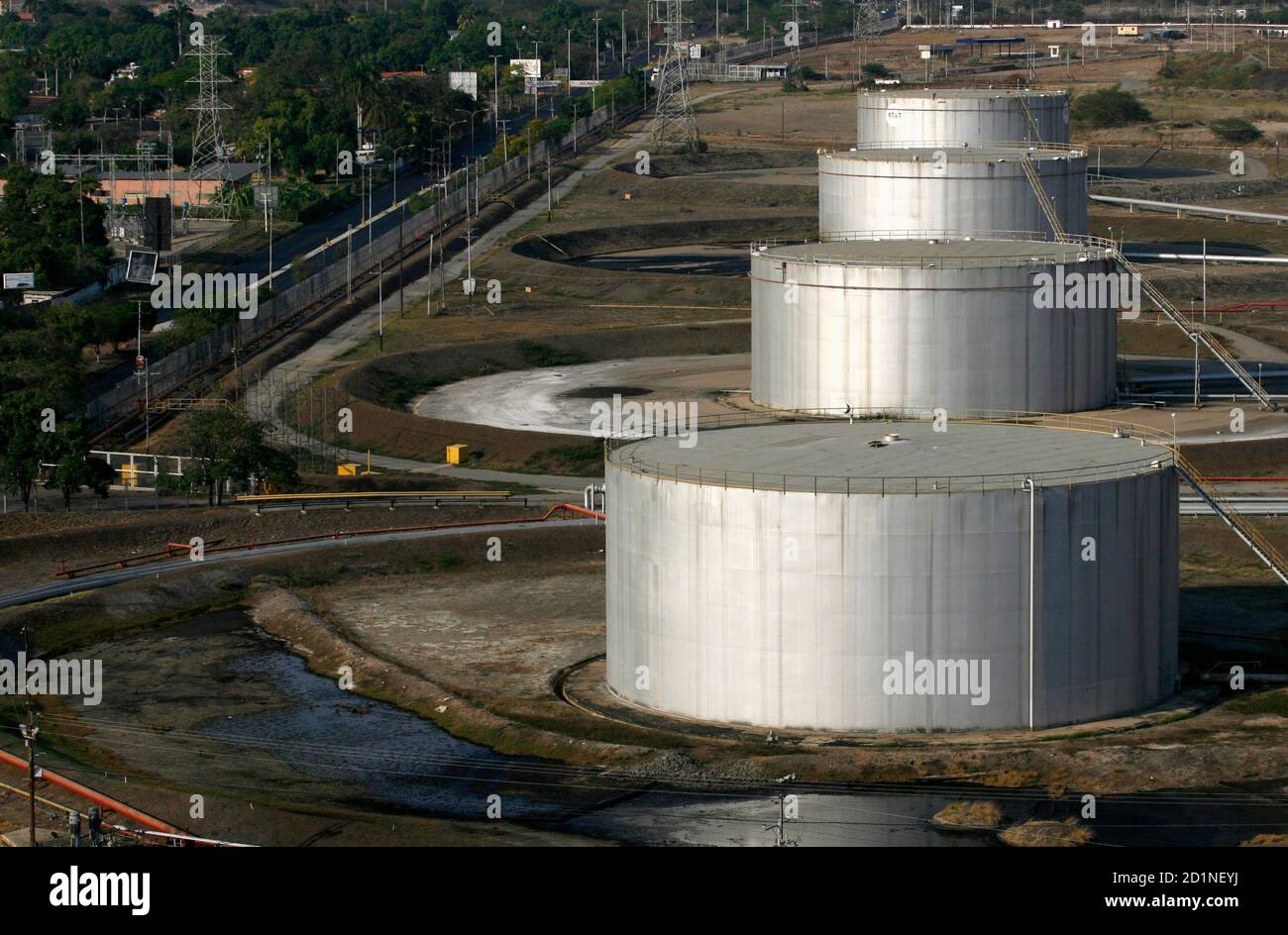 Venezuela oil fields hi-res stock photography and images - Alamy