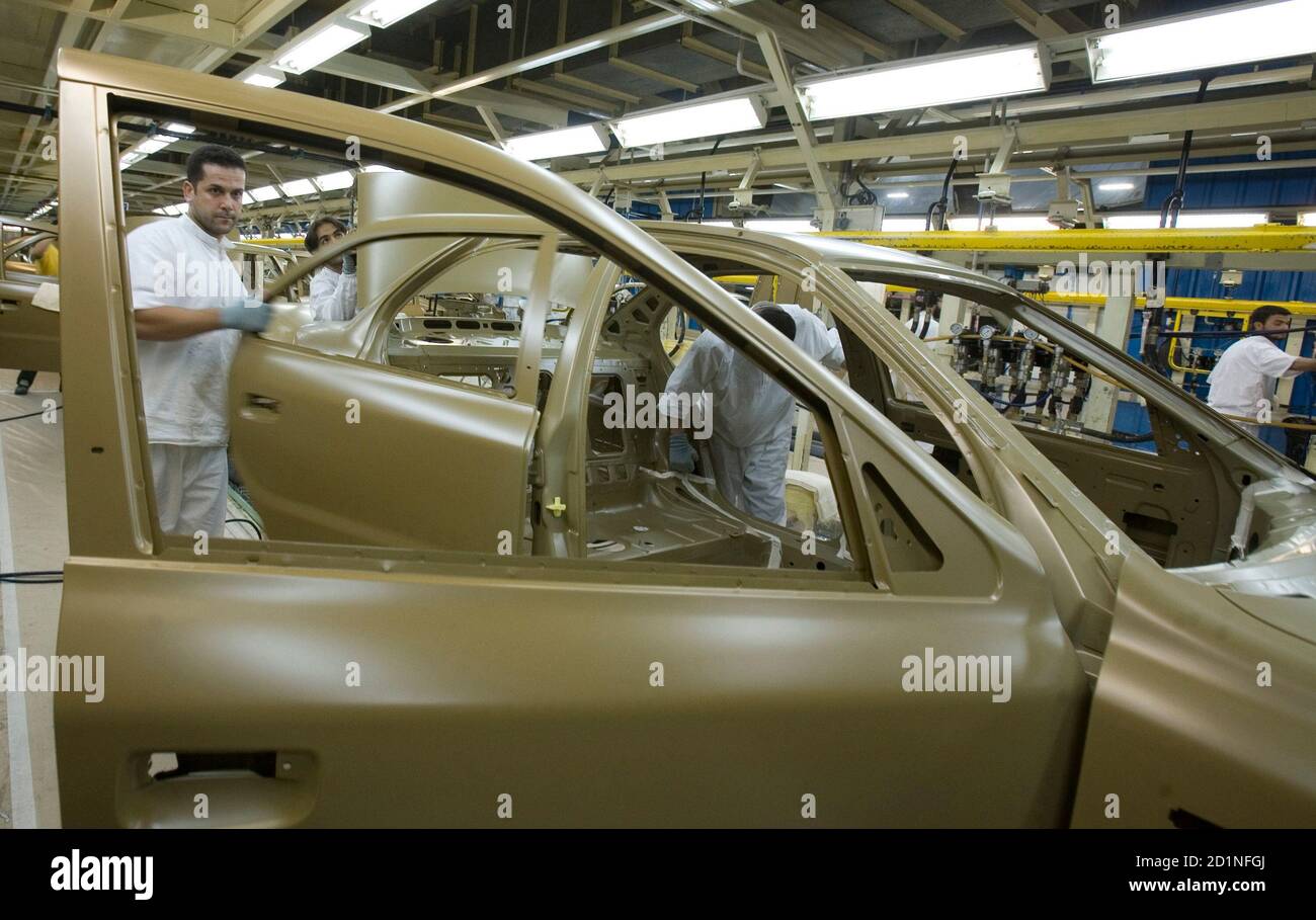 Car assembly line painting hi-res stock photography and images - Alamy
