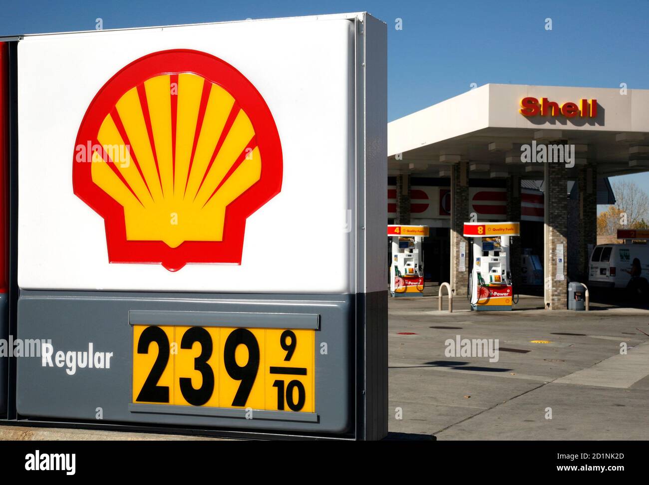 Shell plc logo hi-res stock photography and images - Alamy