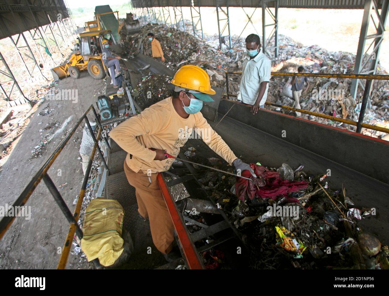 India waste hi-res stock photography and images - Alamy