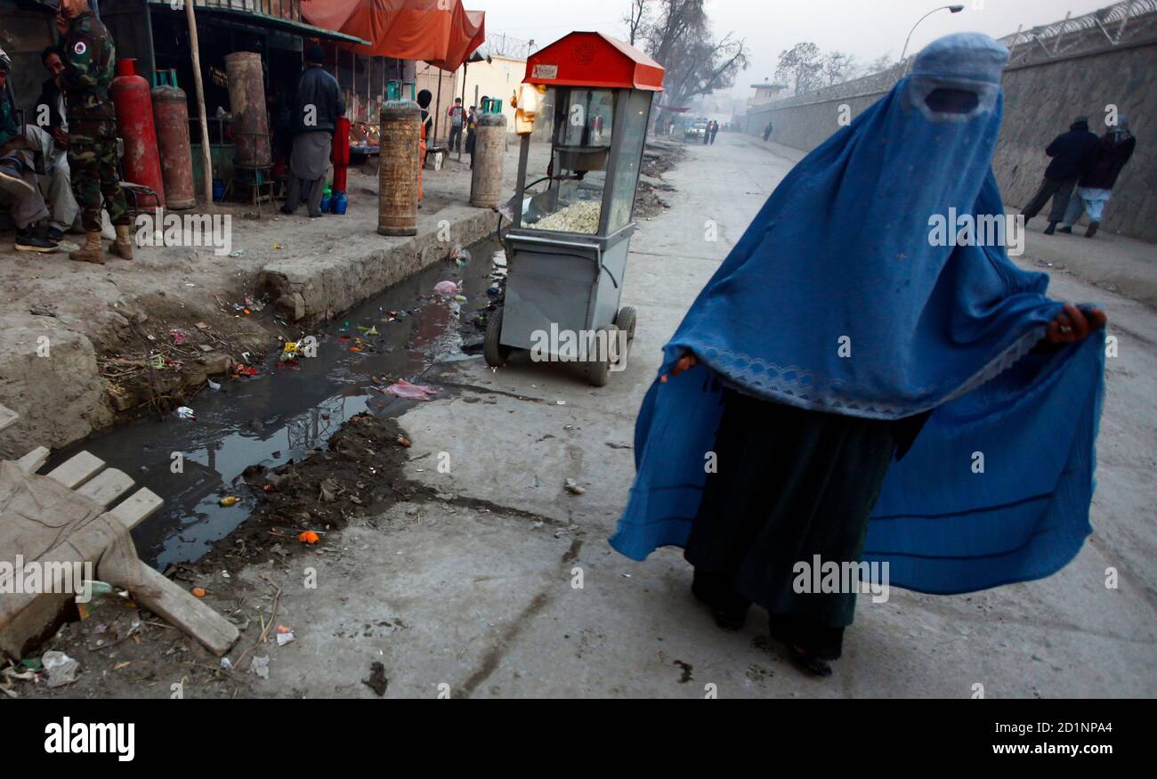 Burqa kabul hi-res stock photography and images - Alamy