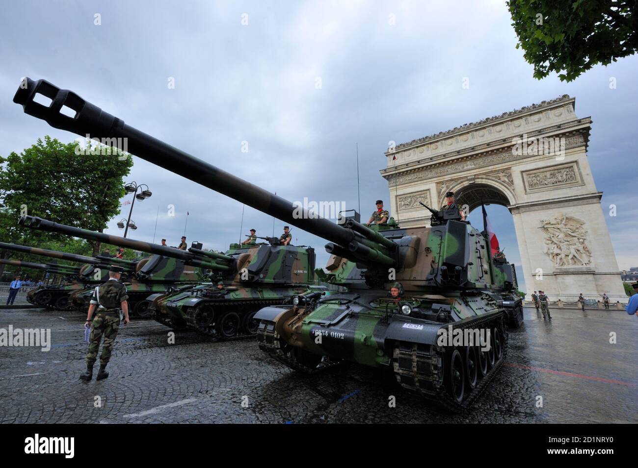 Bastille day parade tanks hi-res stock photography and images - Alamy