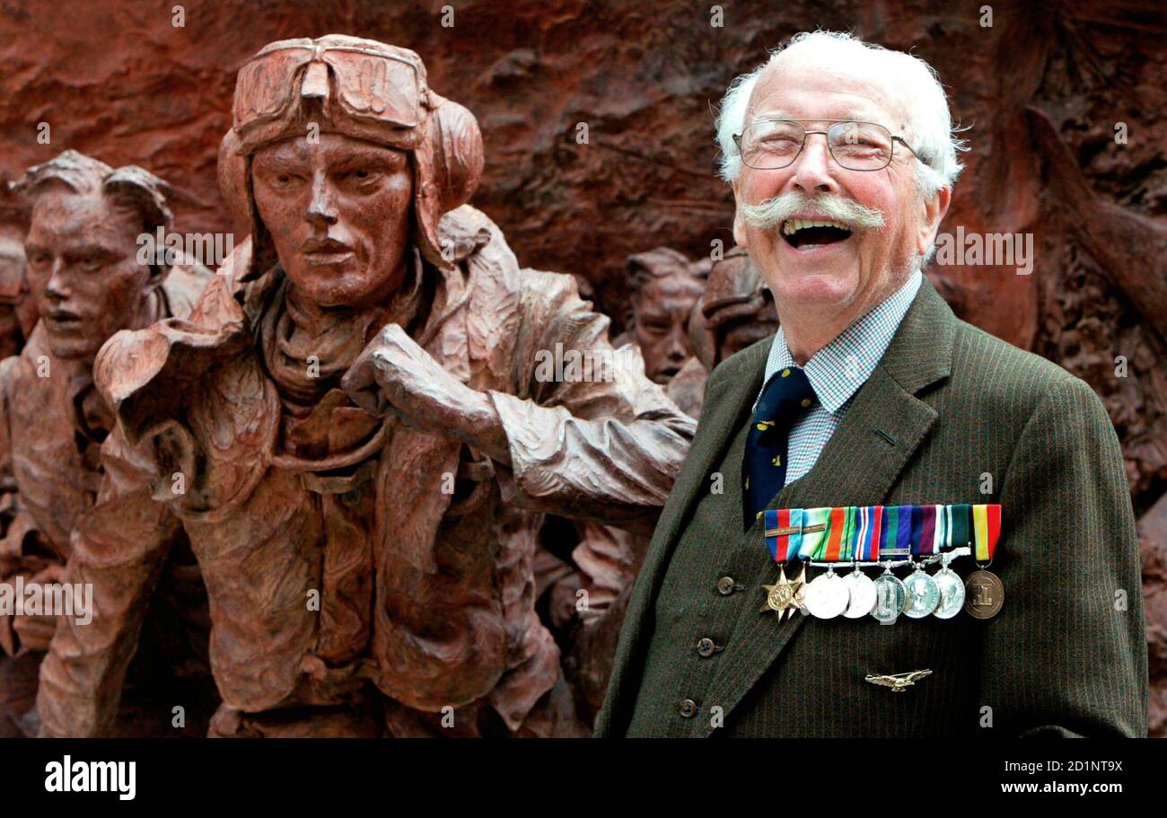 The rear gunner hi-res stock photography and images - Alamy