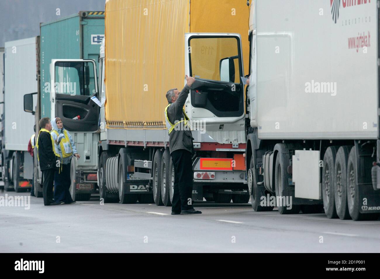 Russian trucks queue hi-res stock photography and images - Alamy