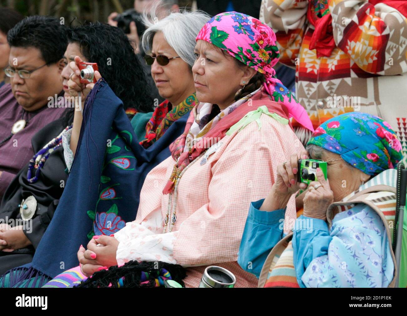 Pacific northwest native americans hi-res stock photography and images ...