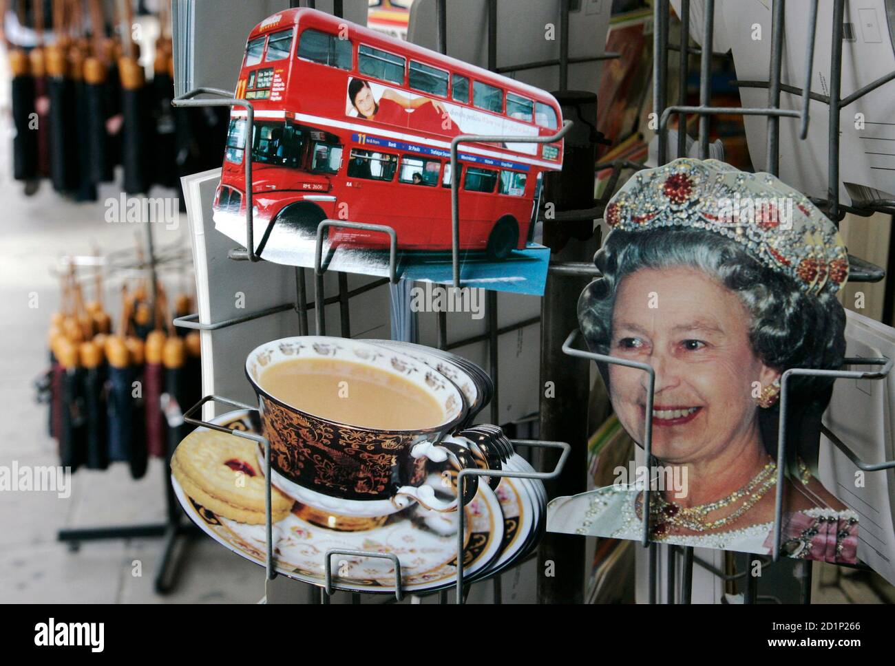 Queen elizabeth tea cup hi-res stock photography and images - Alamy