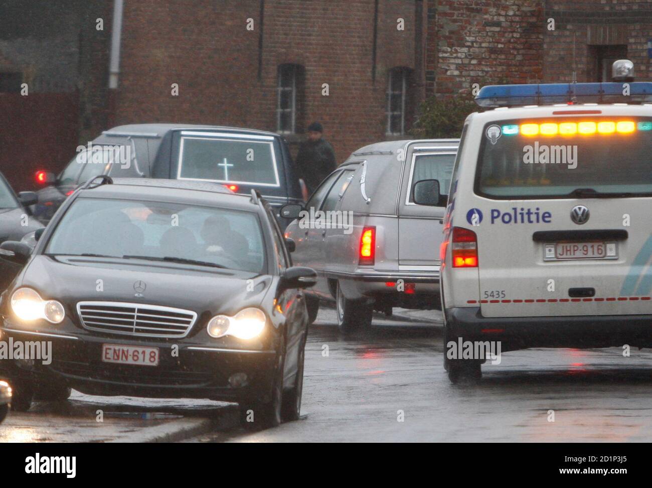 Knife crime scene ambulance hi-res stock photography and images - Alamy