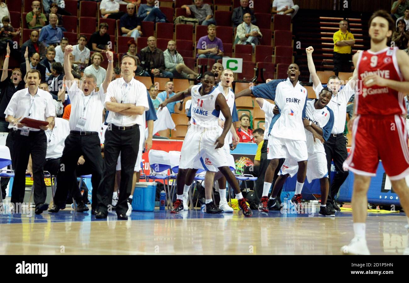 Poland basketball scoring hi-res stock photography and images - Alamy