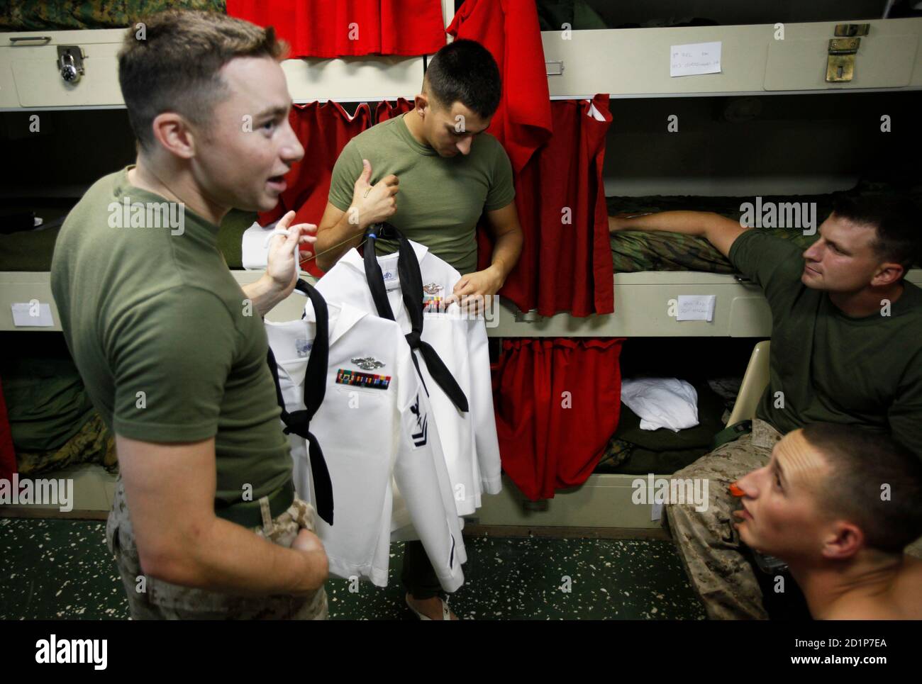 Ship berthing area hi-res stock photography and images - Alamy