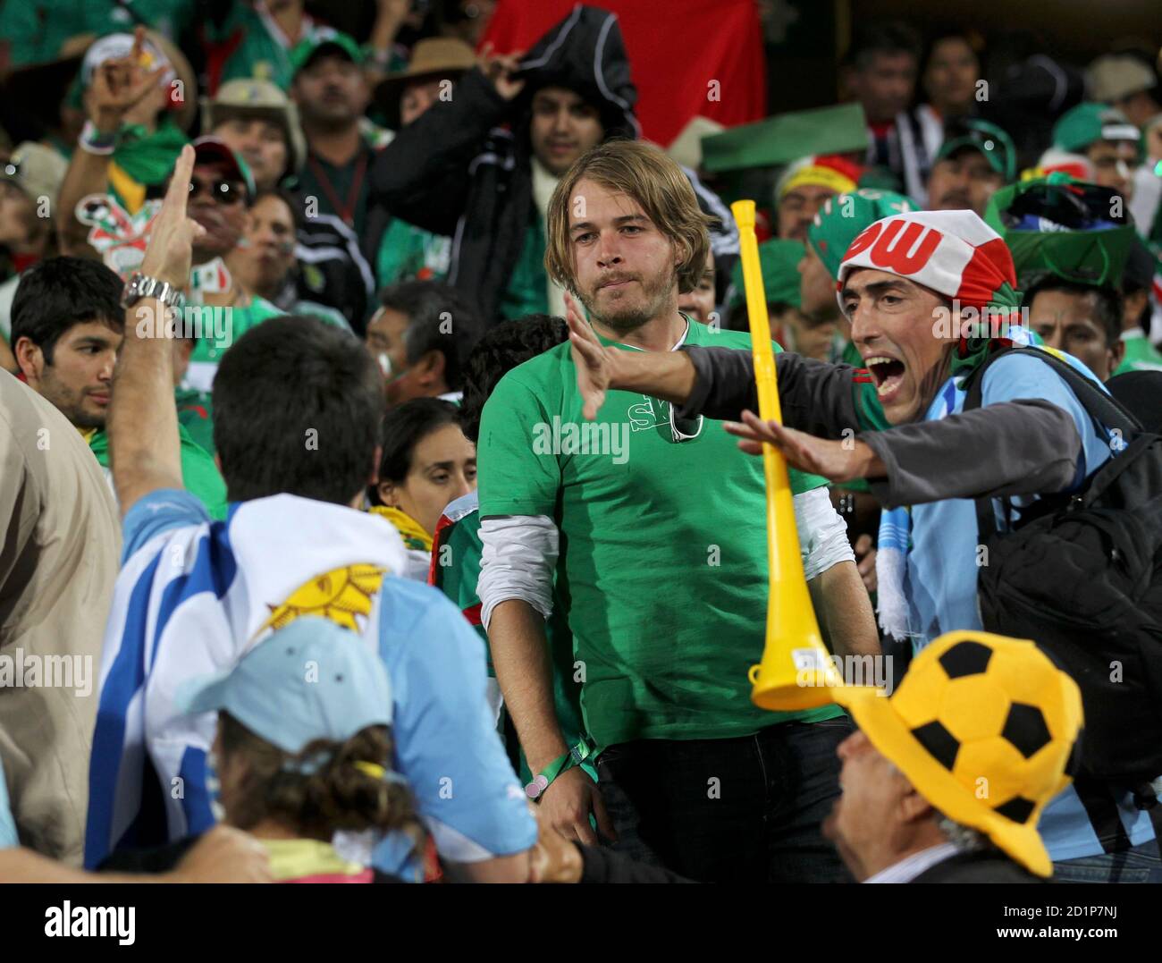 Soccer match argue fans hi-res stock photography and images - Alamy