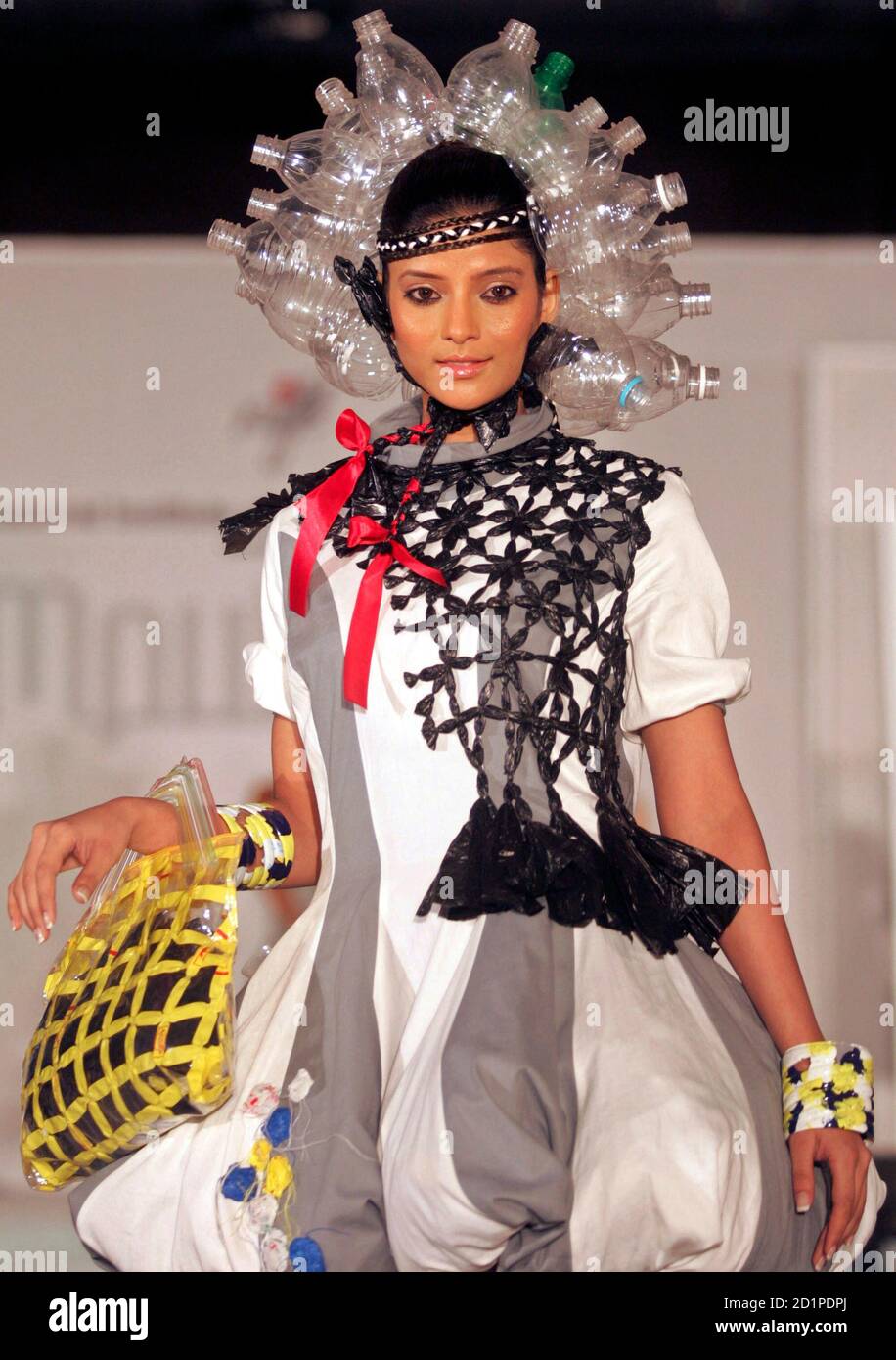 Fashion ramp model hi-res stock photography and images - Alamy
