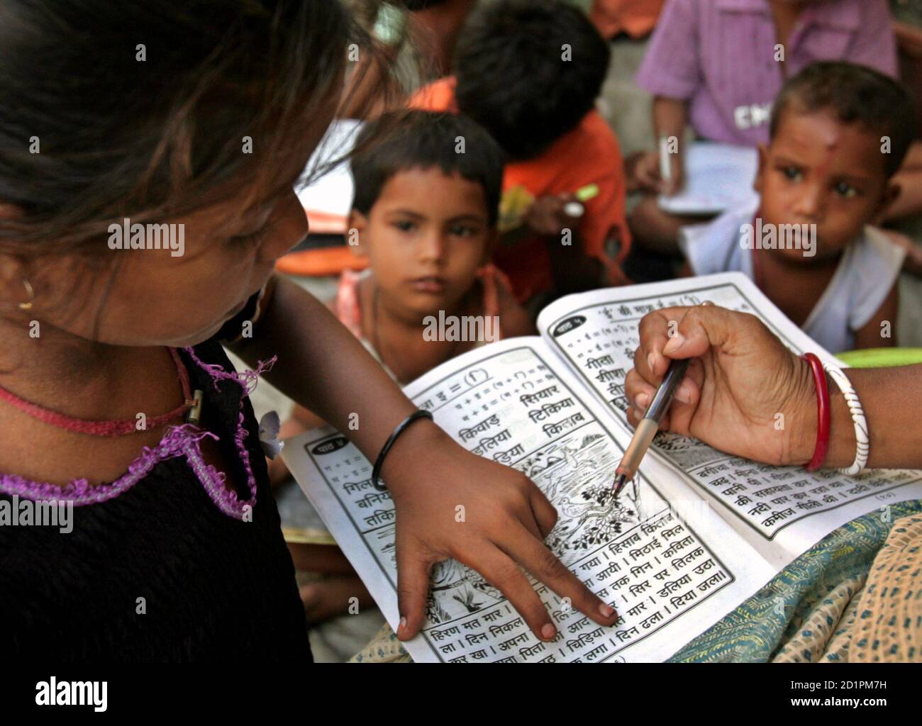 Homeless indian children hi-res stock photography and images - Alamy