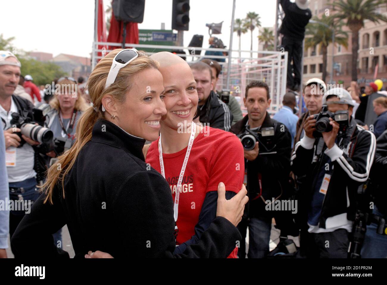 Singer sheryl crow cancer survivor hi-res stock photography and images ...