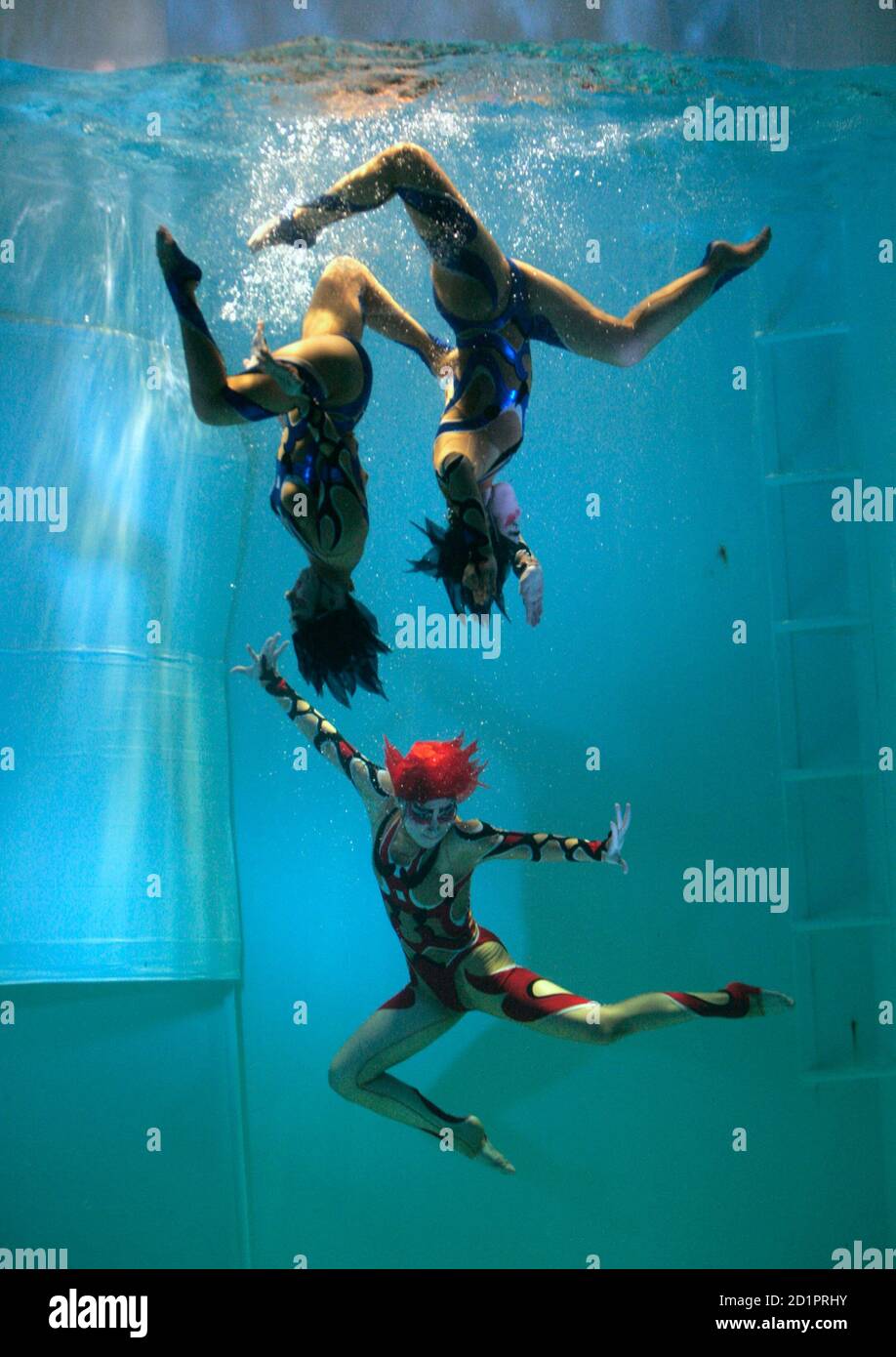Gymnastics underwater hi-res stock photography and images - Alamy