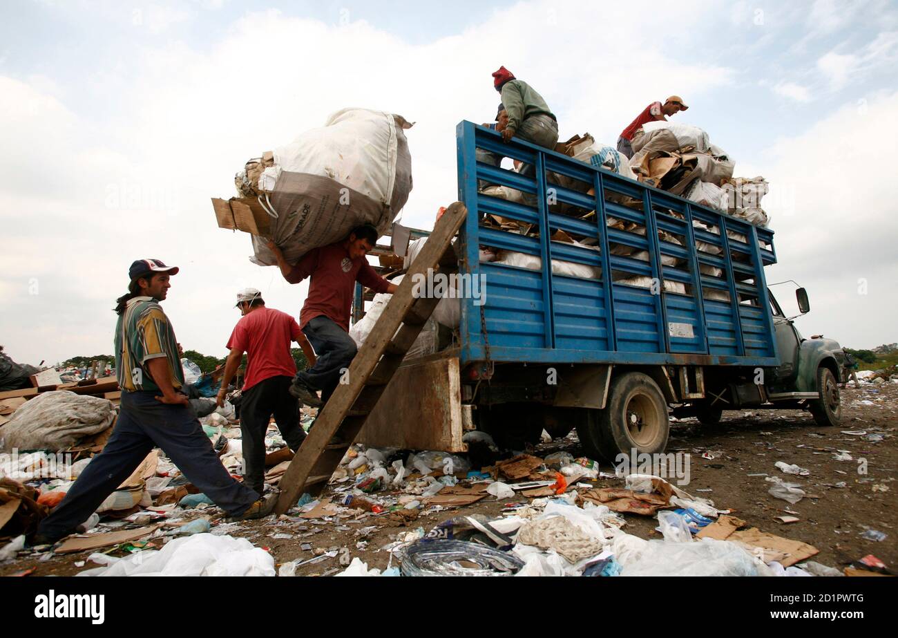 Group of people garbage collectors hi-res stock photography and images ...