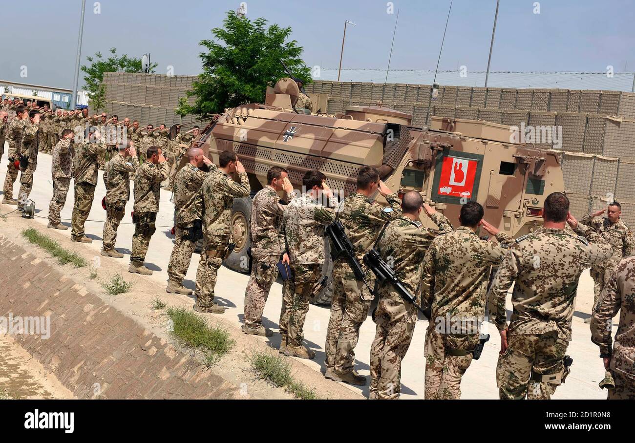 Fallen comrade ceremony hi-res stock photography and images - Alamy