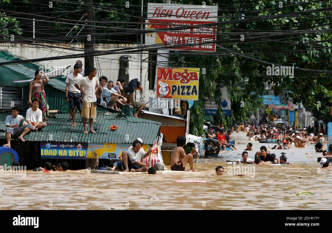 Disaster officials hi-res stock photography and images - Alamy