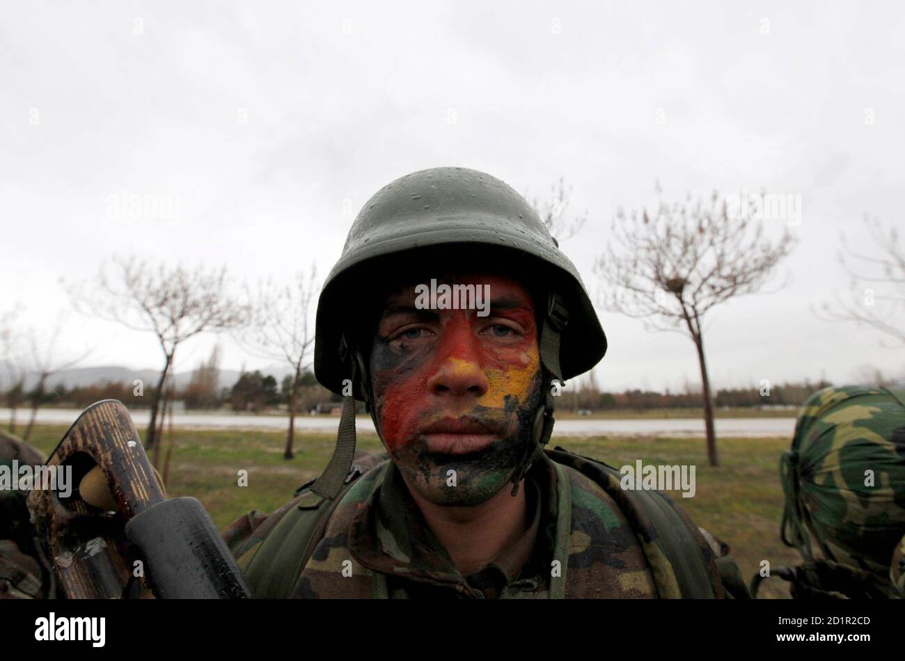 Commando climbing hi-res stock photography and images - Alamy