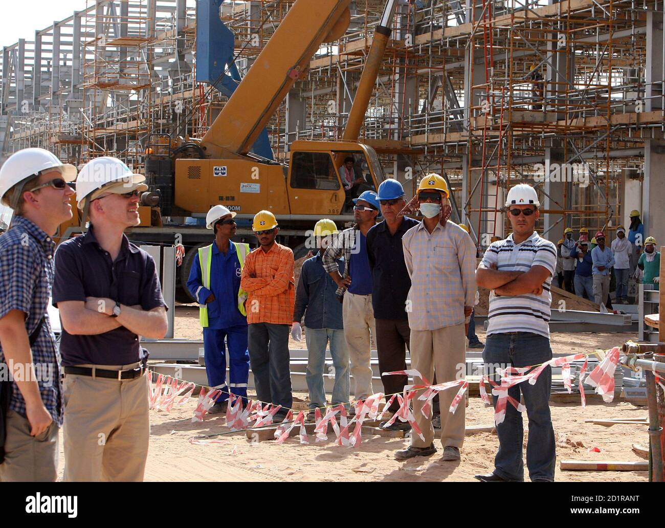 Saudi oil workers hi-res stock photography and images - Alamy