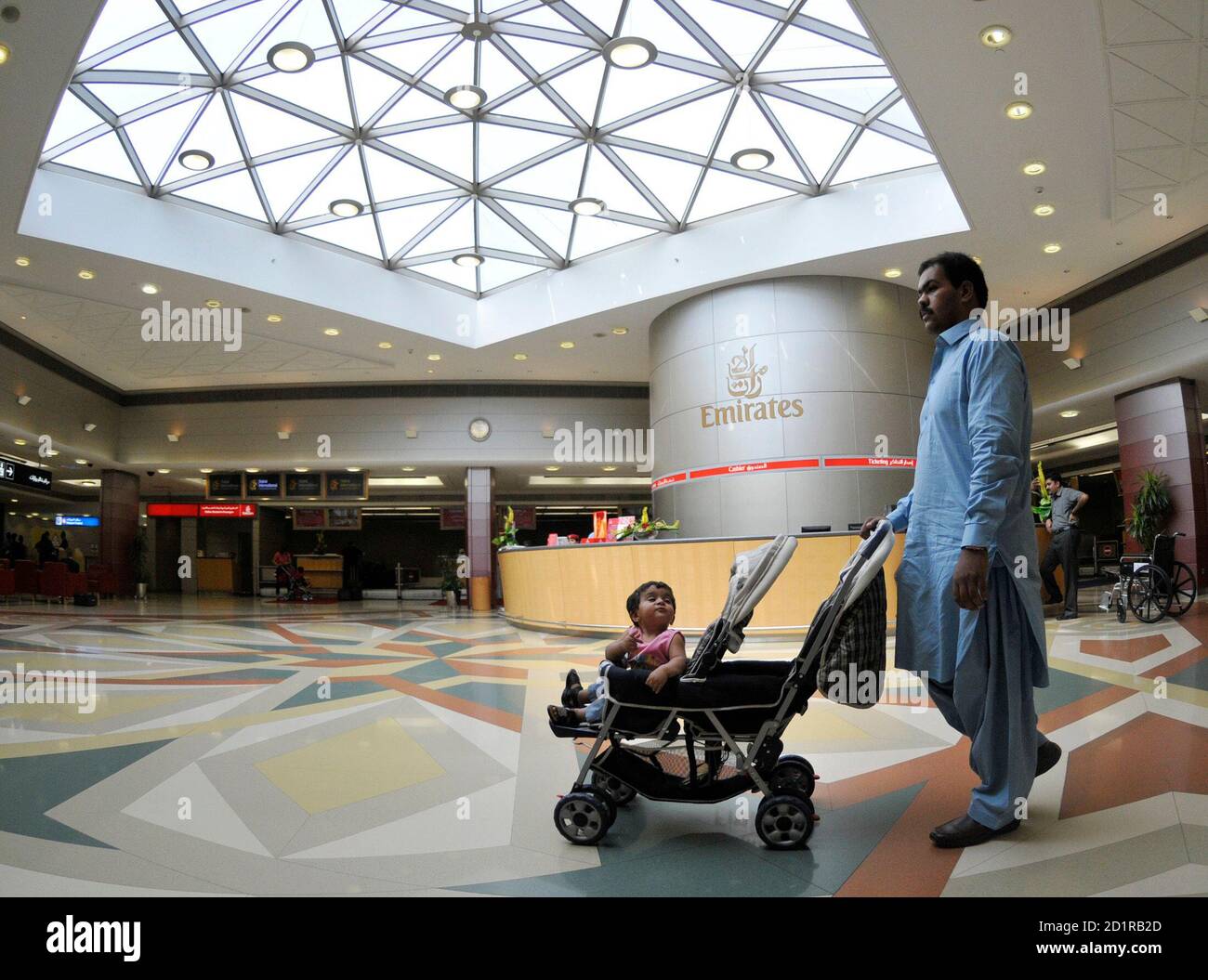 Emirati airlines hi-res stock photography and images - Alamy