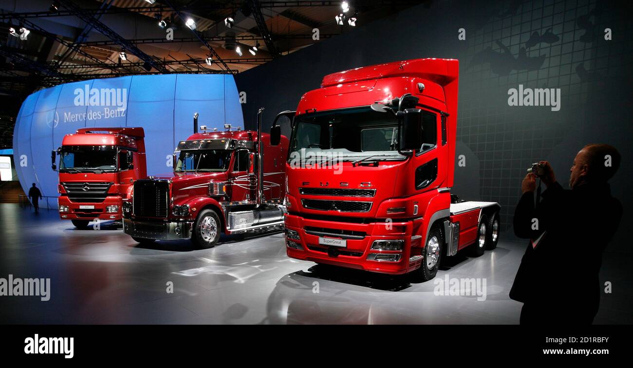 Daimler lorry hi-res stock photography and images - Alamy