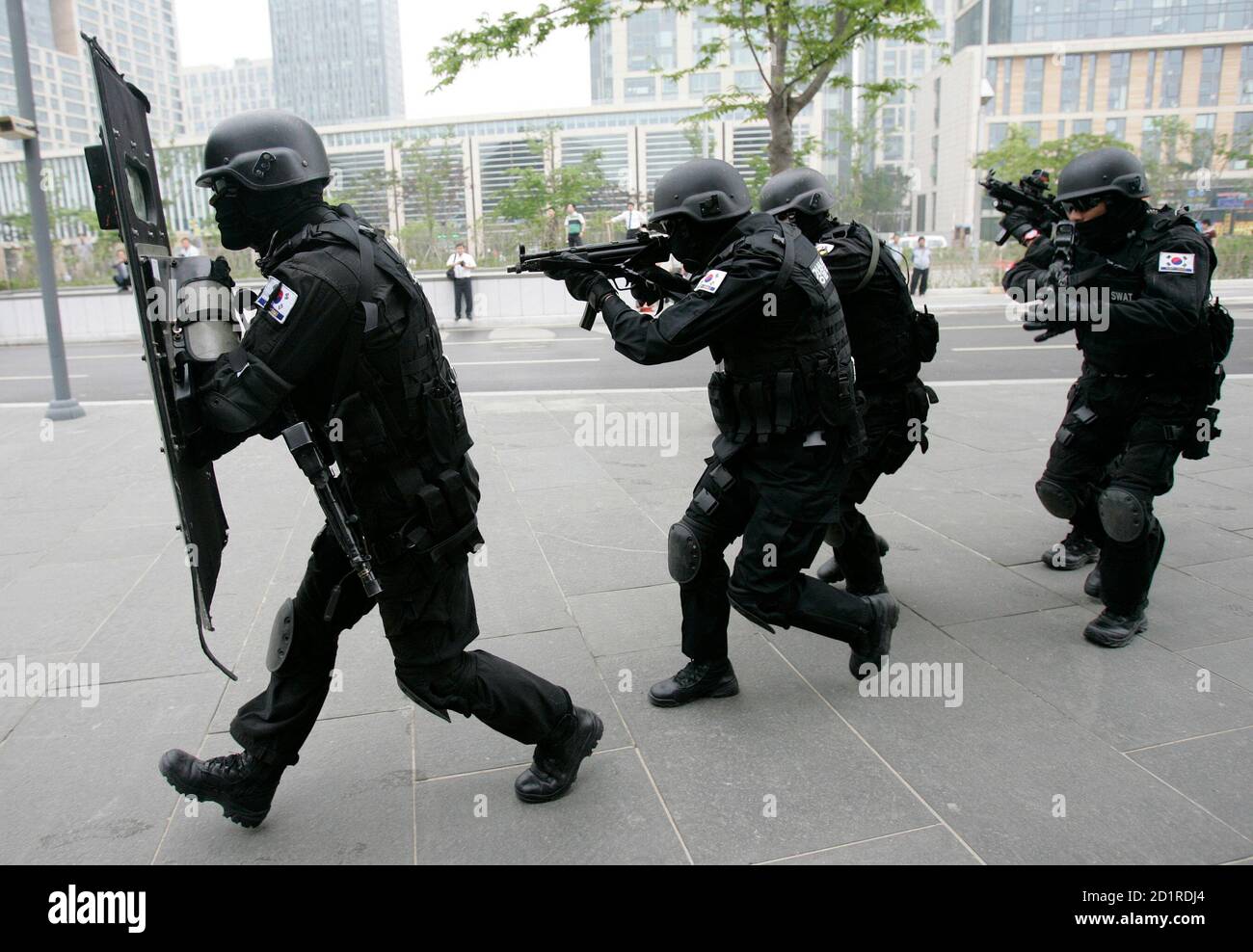 Police officers from swat team hi-res stock photography and images - Alamy