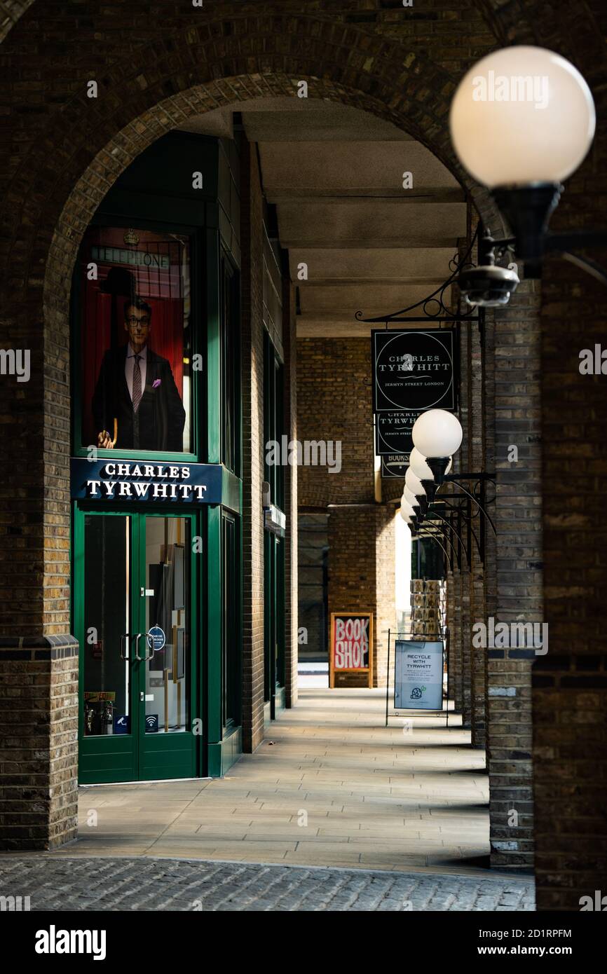 empty retail outlets in a cloistered area of a London shopping centre ...