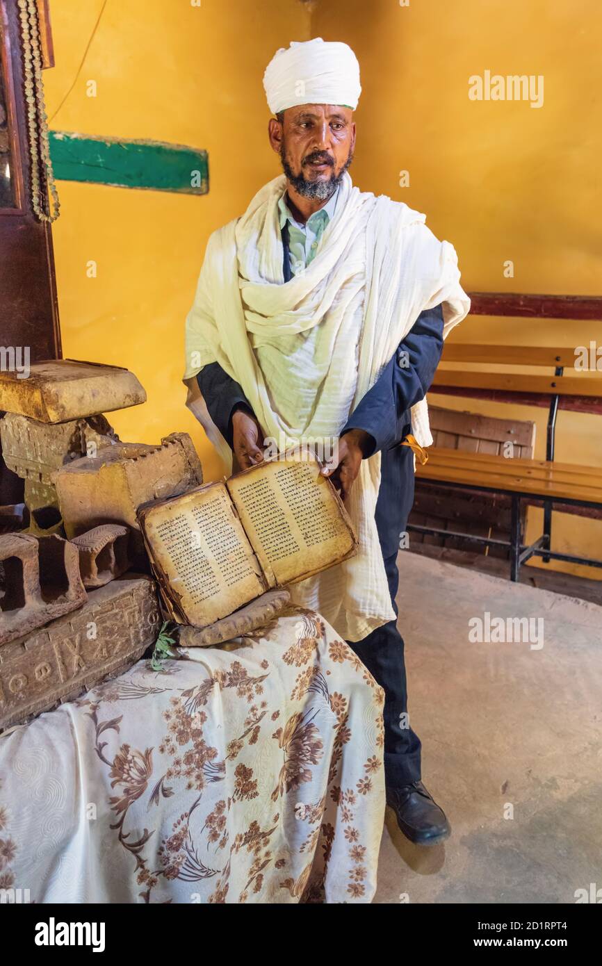 Amharic bible hi-res stock photography and images - Alamy