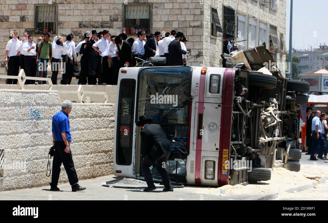Busiest bus stand High Resolution Stock Photography and Images - Alamy