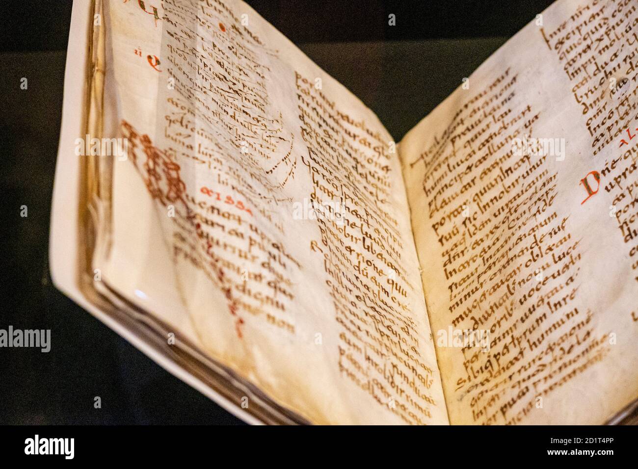 Pergamino siglo xiii hi-res stock photography and images - Alamy