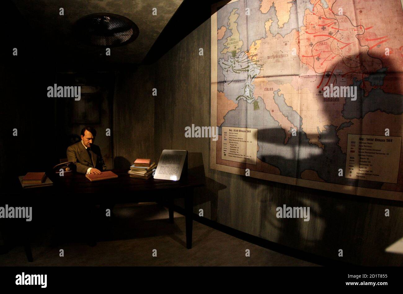 Adolf hitler in wax museum hi-res stock photography and images - Alamy
