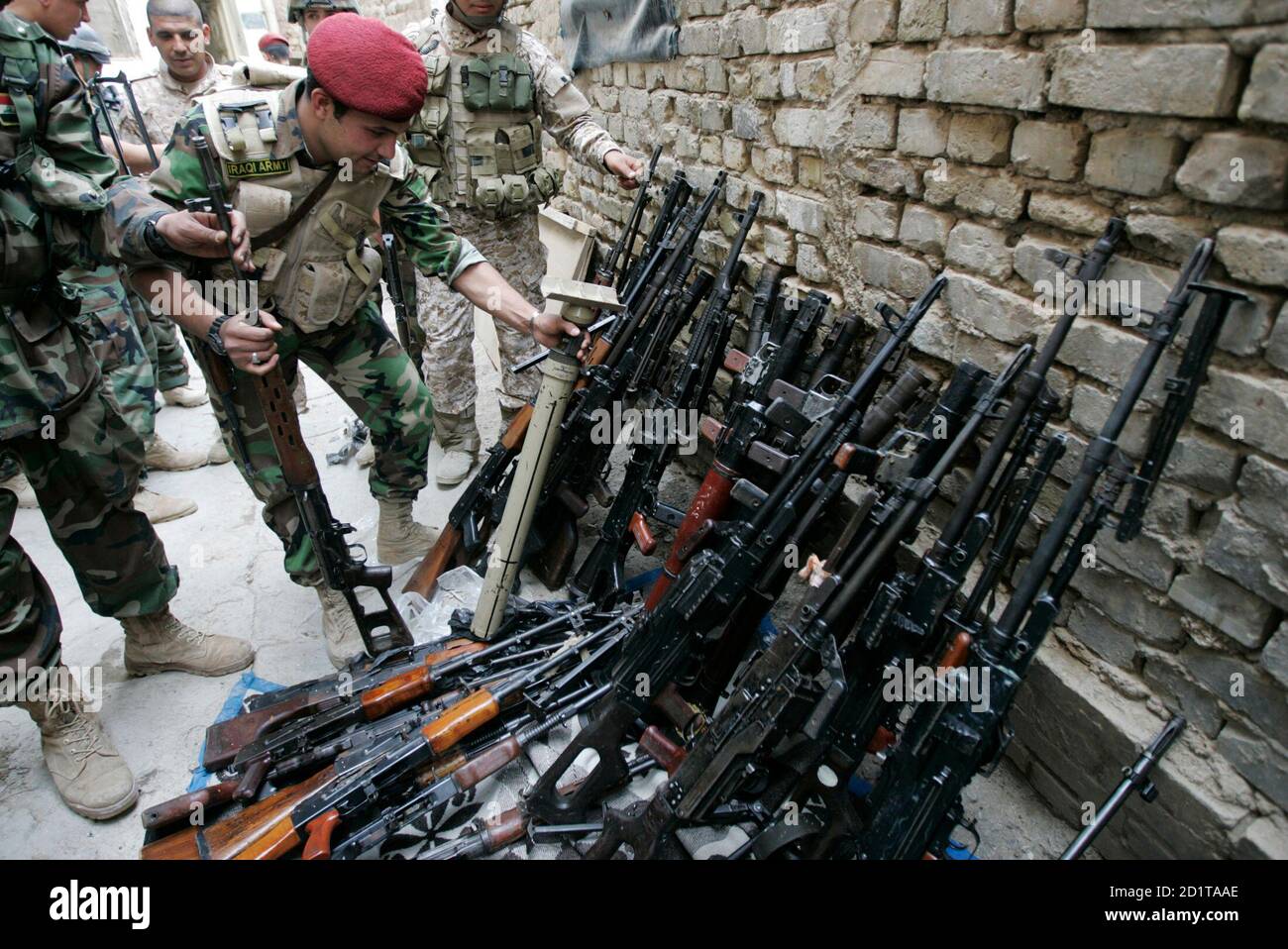 Politics War Iraq Defence Military Soldiers Weapons High Resolution ...