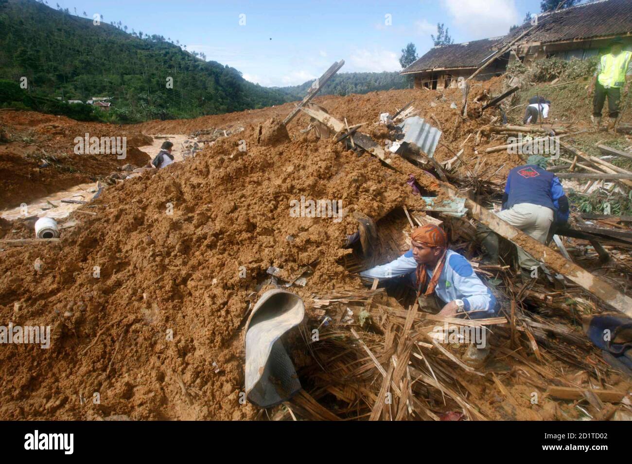 Six dead bodies found hi-res stock photography and images - Alamy