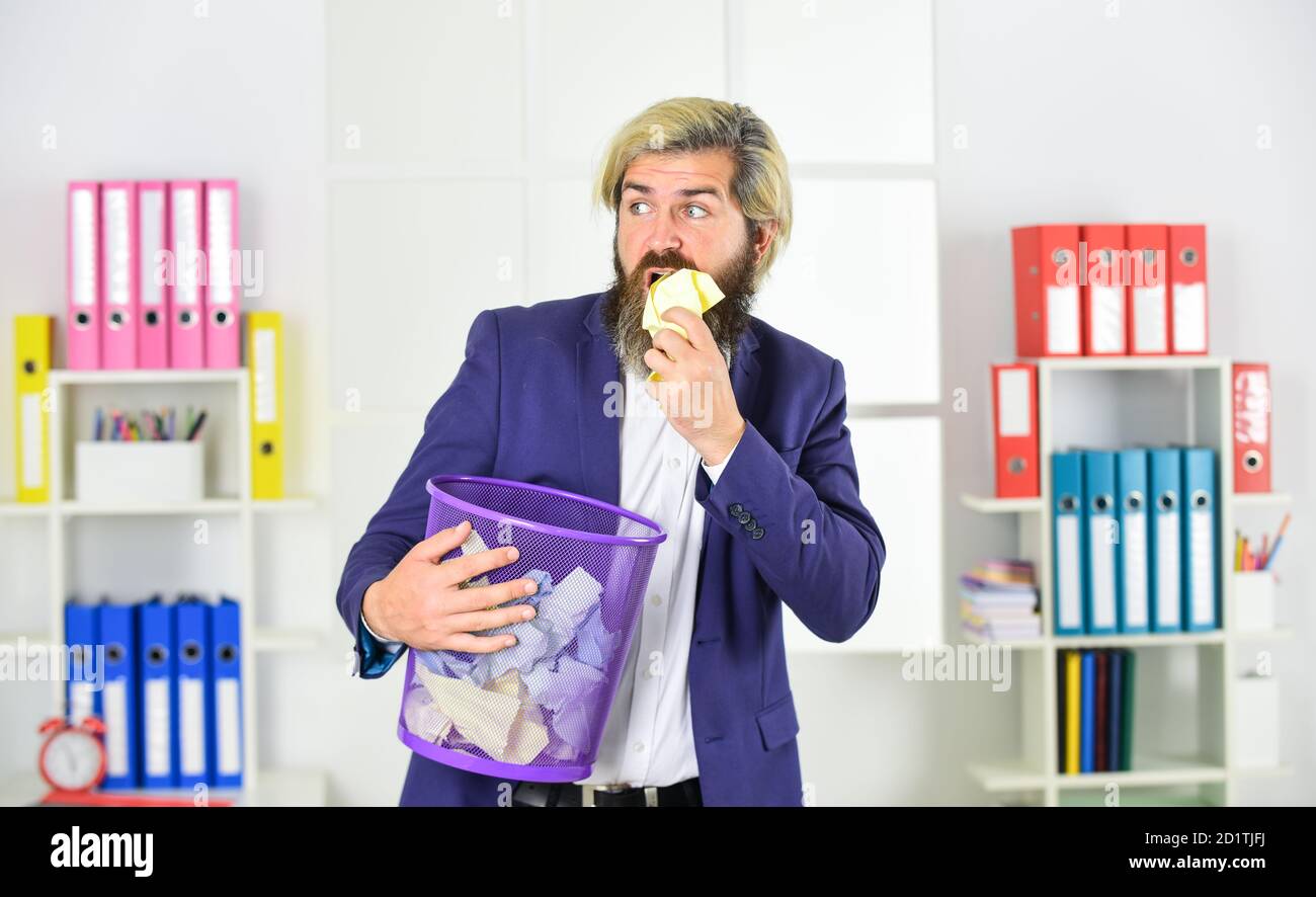 Man digging in garbage can hi-res stock photography and images - Alamy