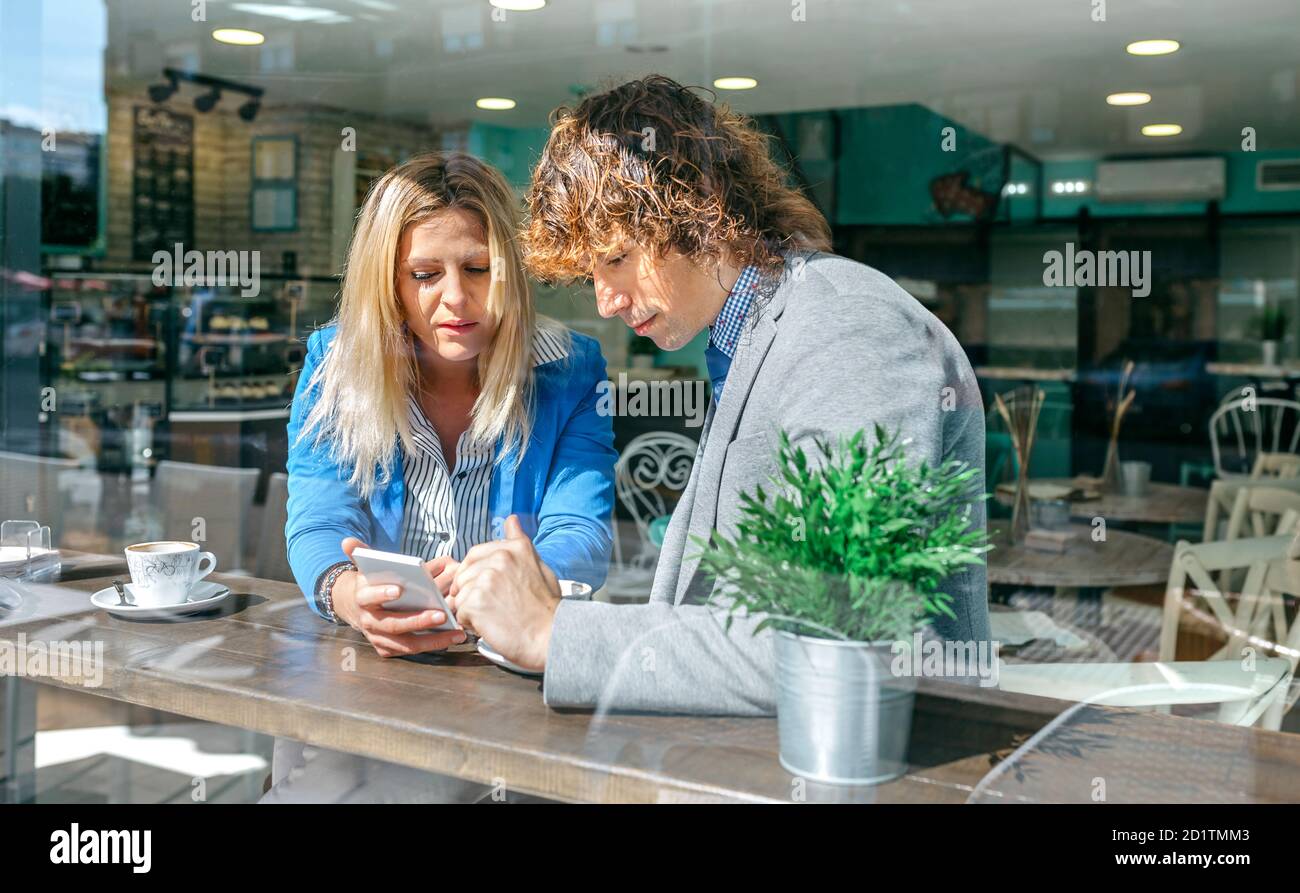 Coworker message hi-res stock photography and images - Alamy