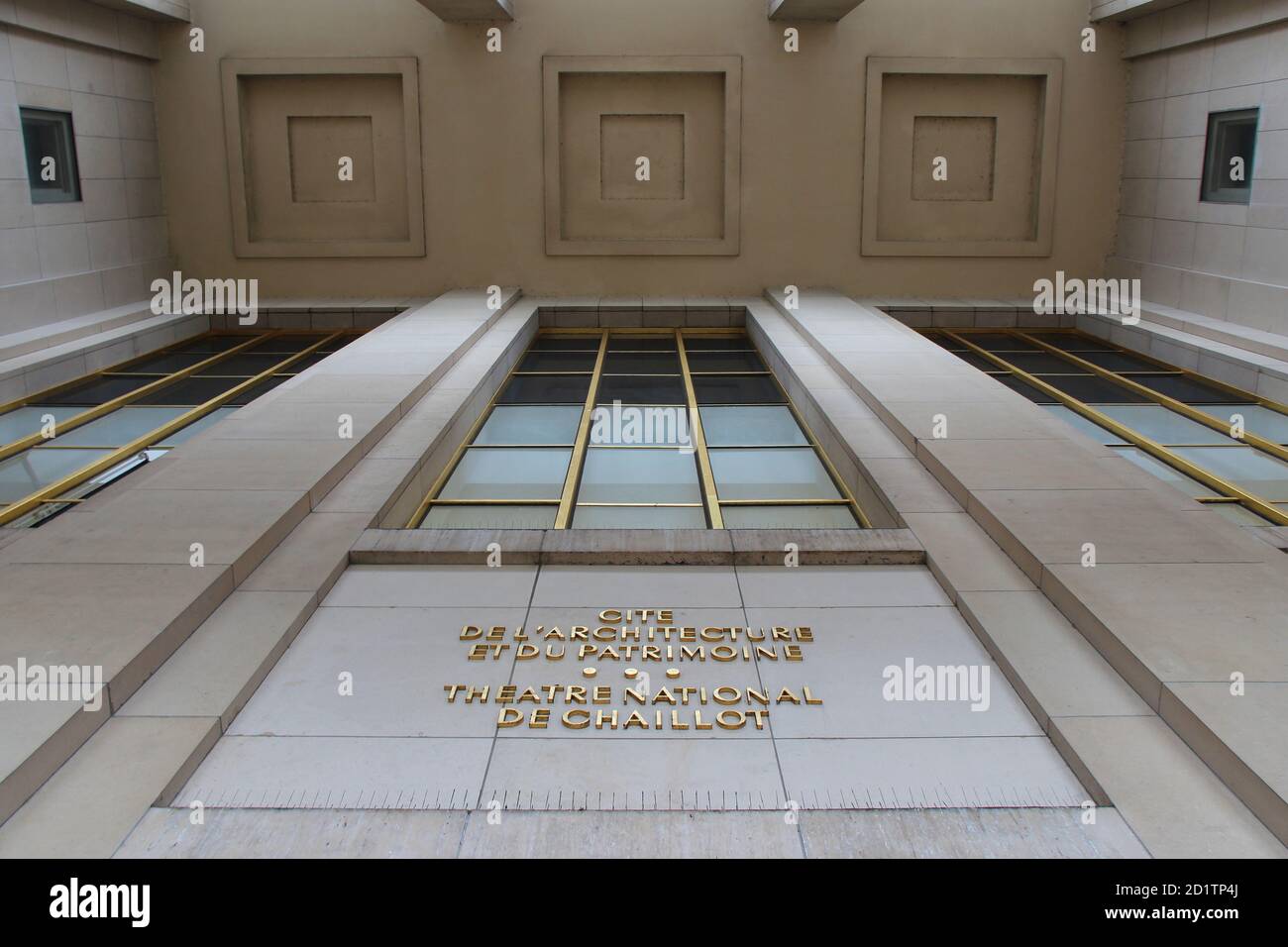 art deco gallery (palais de chaillot) in paris (france Stock Photo - Alamy