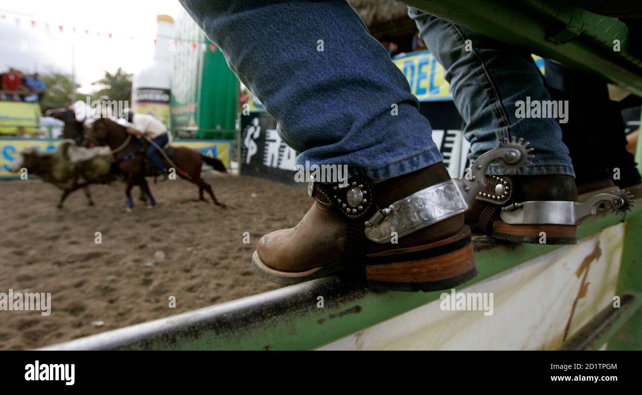 Cowboys sitting on fence hi-res stock photography and images - Alamy