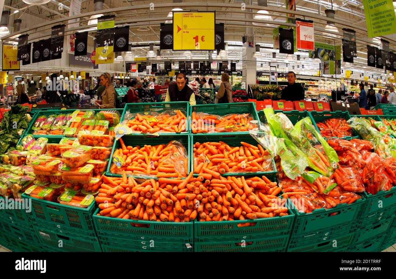 Carrefour supermarket france hi-res stock photography and images - Alamy
